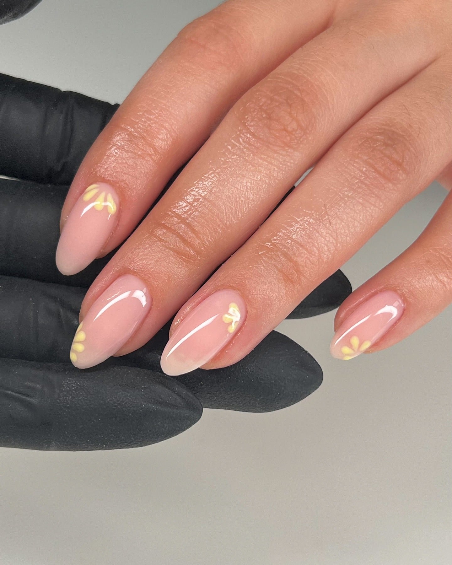 15 Simple Almond Nail Ideas for Easy Glam – DreamBundles