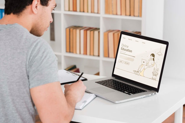Free E-Learning Mockups – DreamBundles